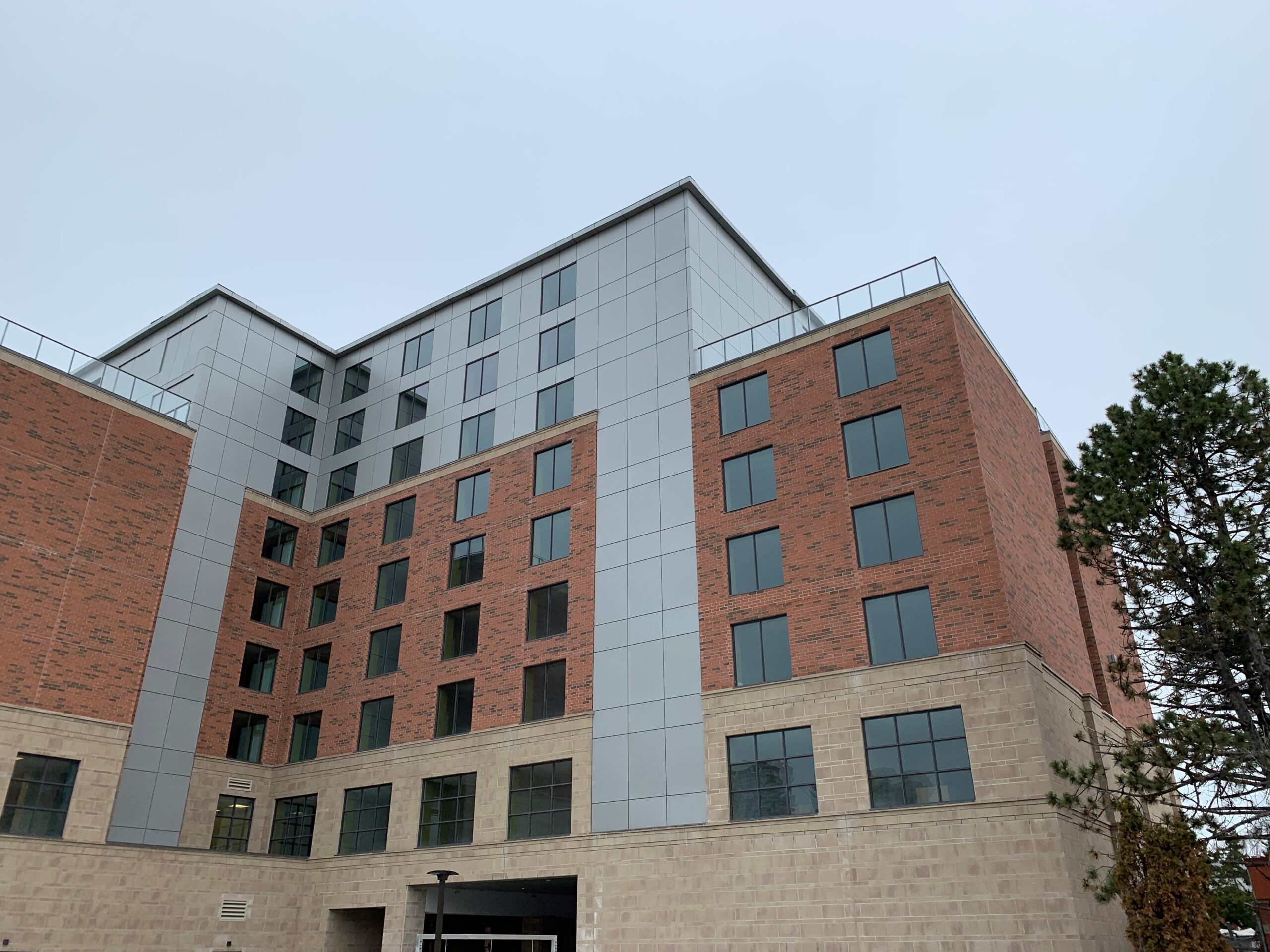 Holiday Inn Express - RECL | Ron Eastern Construction Ltd.